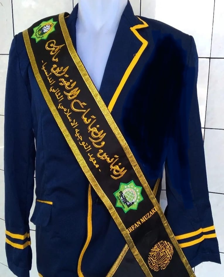 Wisuda Pakai Jas Almamater + Selempang SMP SMA - Suplier Perlengkapan ...